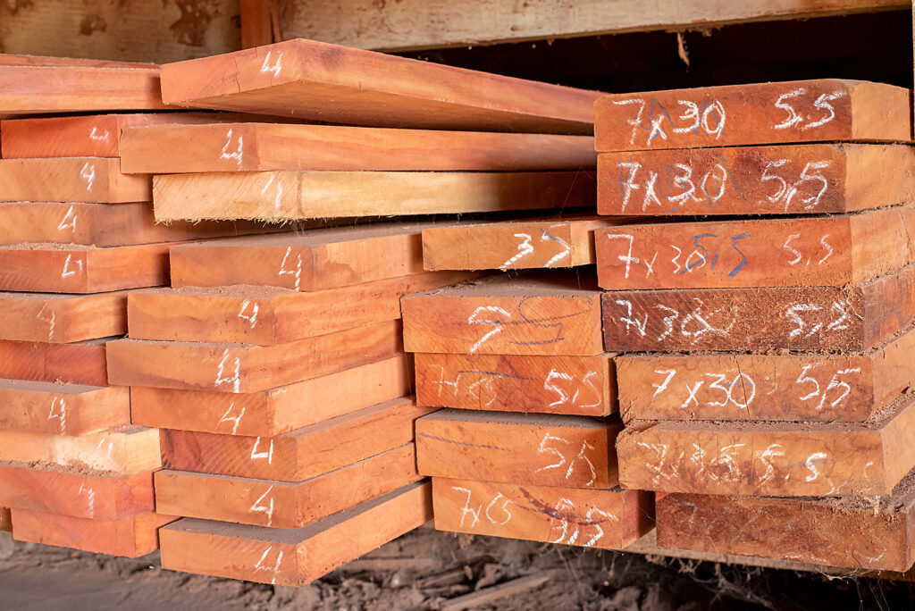 Madeiras – Depósito Avenida A Loja Do Divino